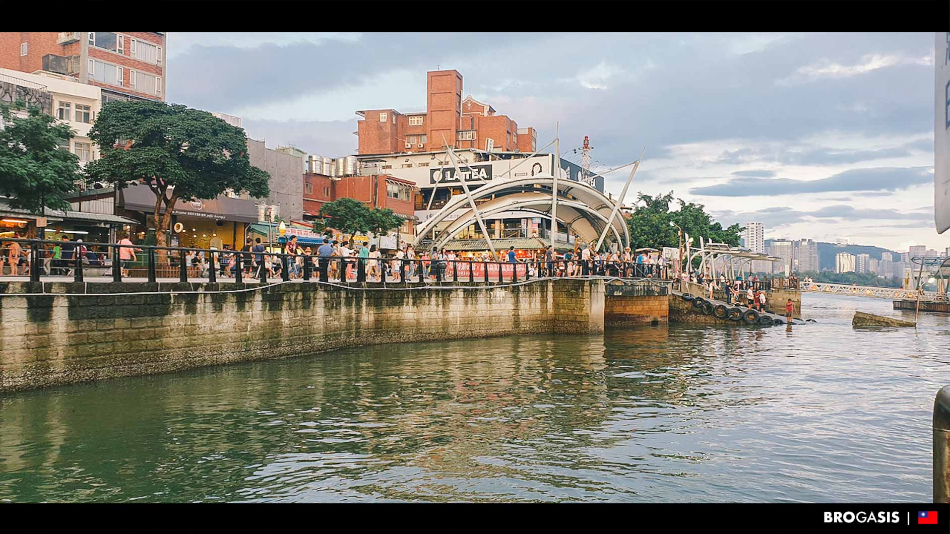 Lover's Bridge สะพานแห่งรัก ตั้นฉุ่ย นิวไทเป ไต้หวัน - BROGASIS