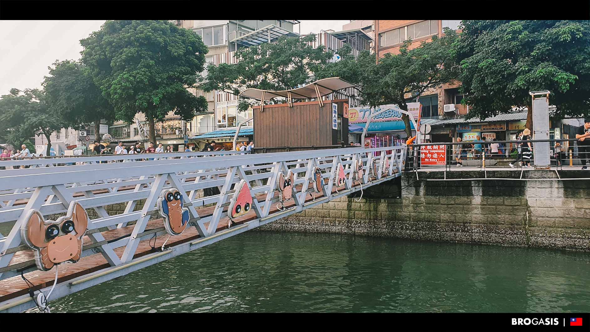 Lover's Bridge สะพานแห่งรัก ตั้นฉุ่ย นิวไทเป ไต้หวัน - BROGASIS