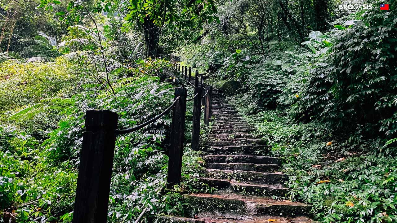 อิ๋นเหอต้ง หรือ Yinghe Cave (Galaxy Cave) ถ้ำน้ำตกสวยมากก ใกล้ไทเป ...