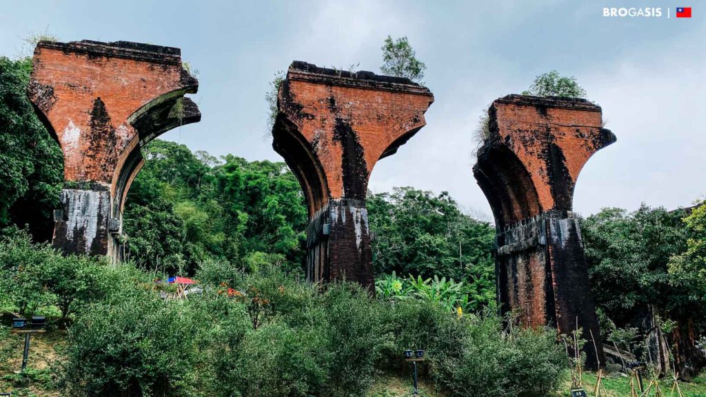 สะพานหักหลงเถิง Remains of Longteng Bridge เหมียวลี่ ไต้หวัน | BROGASIS