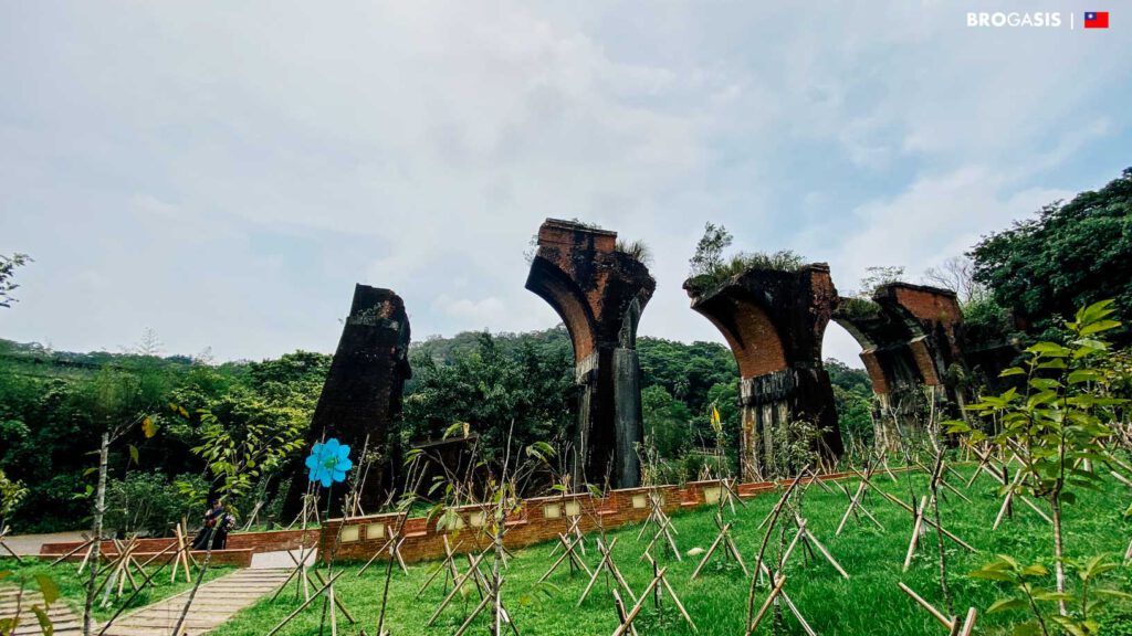 สะพานหักหลงเถิง Remains of Longteng Bridge เหมียวลี่ ไต้หวัน | BROGASIS